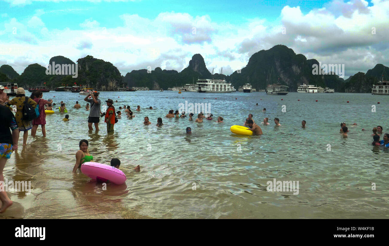 HALONG BAY, VIETNAM - JUNE 27, 2017: swimmers enjoying the beach and ...