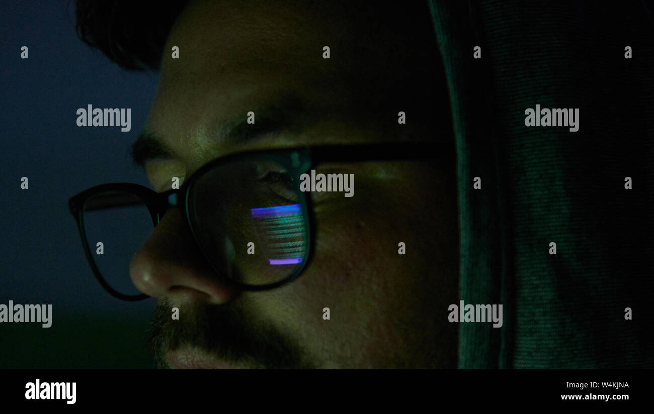 Glasses reflect screen hi-res stock photography and images - Alamy