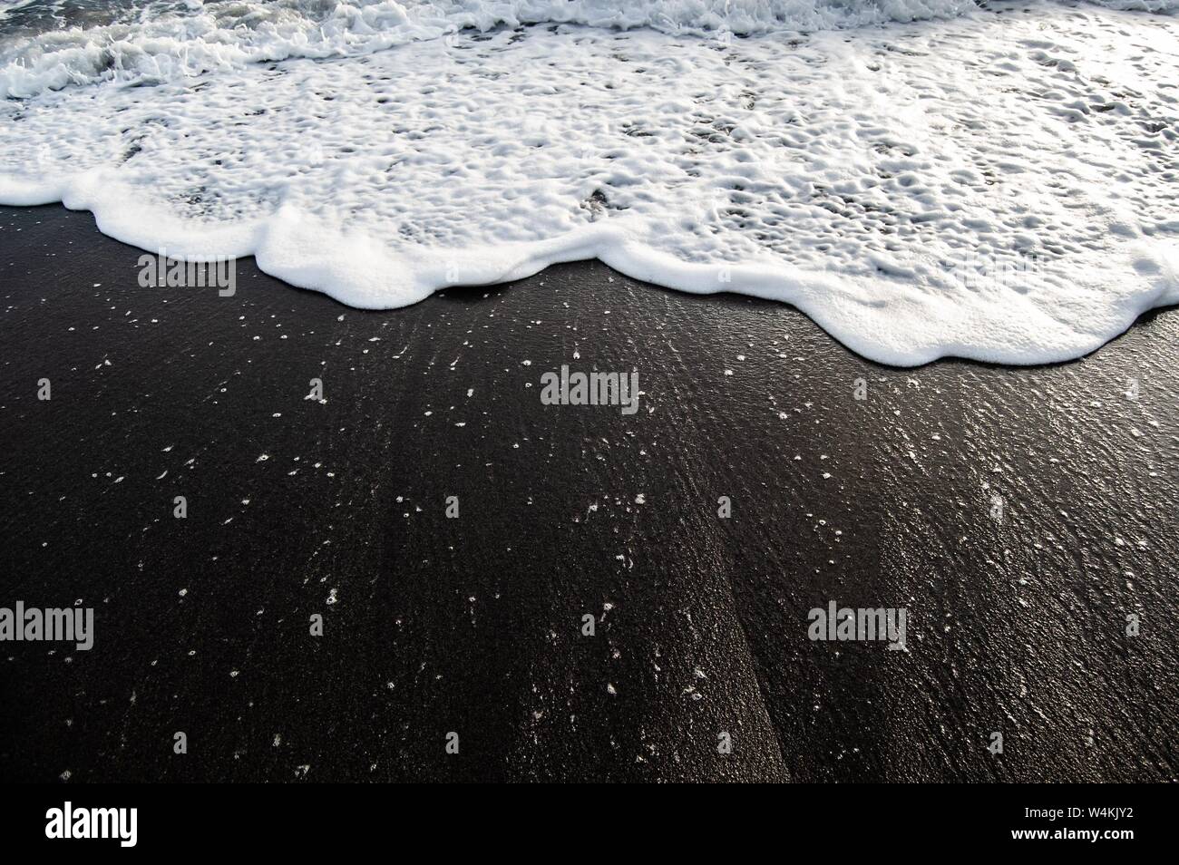Wave hitting boat hi-res stock photography and images - Alamy