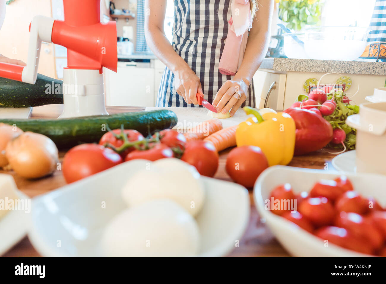 Woman cutting vegetables in the kitchen Stock Photo - Alamy