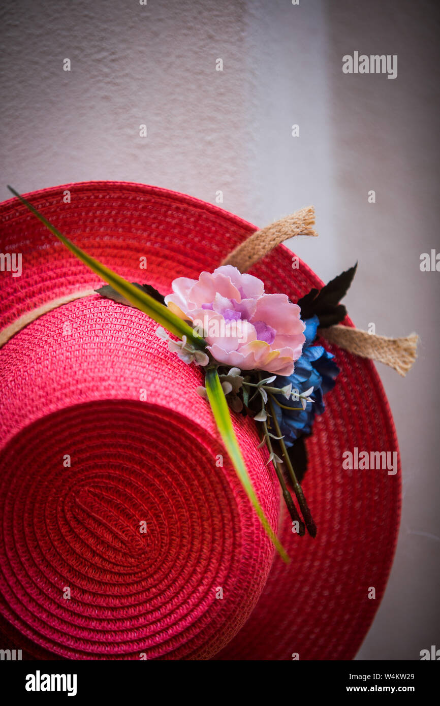 Hat made of flowers hi-res stock photography and images - Alamy