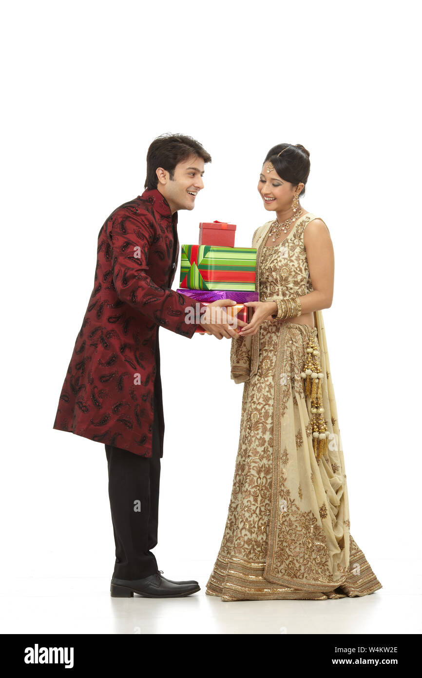 Bonding motif hi-res stock photography and images - Alamy