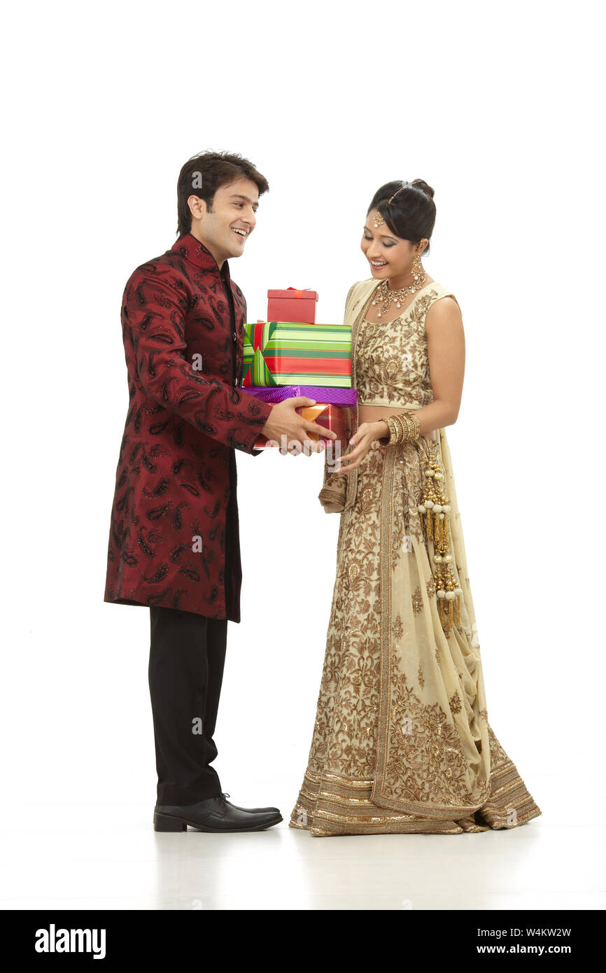 Indian wedding bride groom Cut Out Stock Images & Pictures - Alamy
