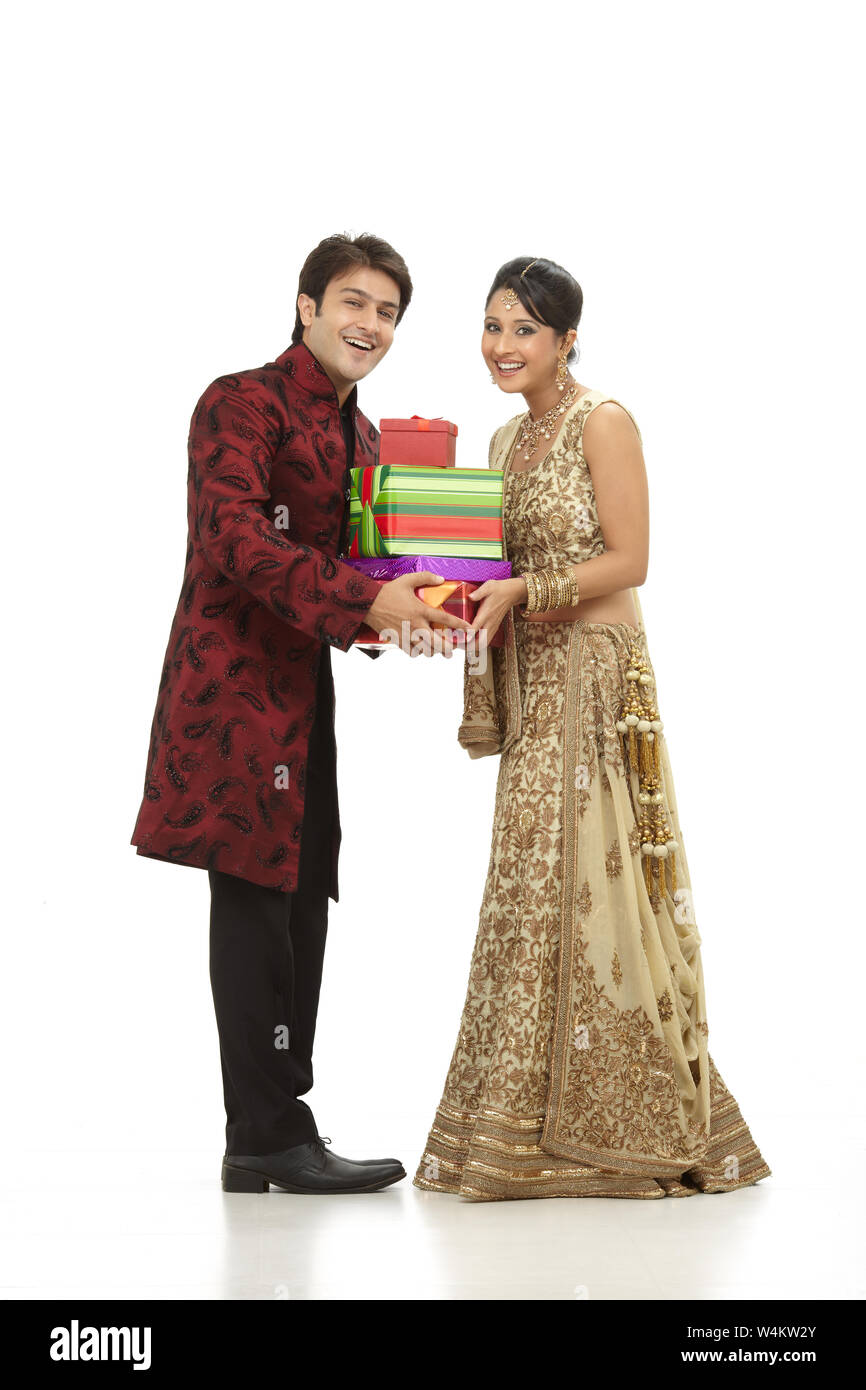 Indian wedding bride groom Cut Out Stock Images & Pictures - Alamy