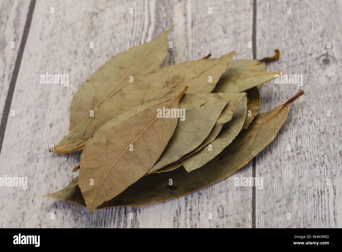 Dry laurel leaves - ready for cooking Stock Photo - Alamy