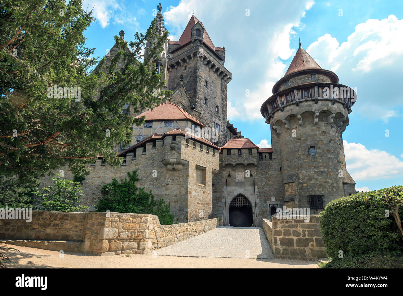 Burg kreuzenstein castle vampire hi-res stock photography and images ...