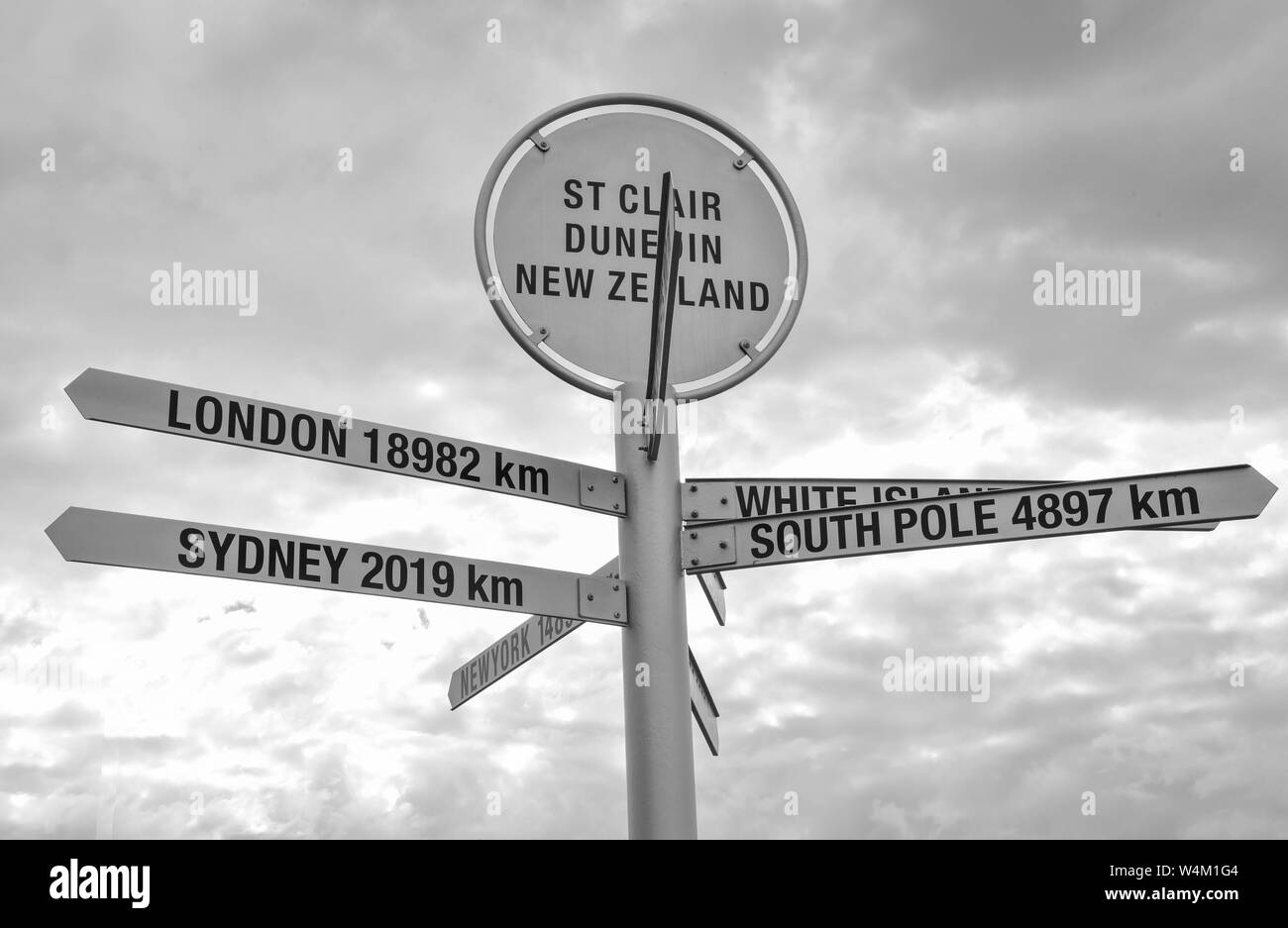 sign post for directions around the world Stock Photo - Alamy