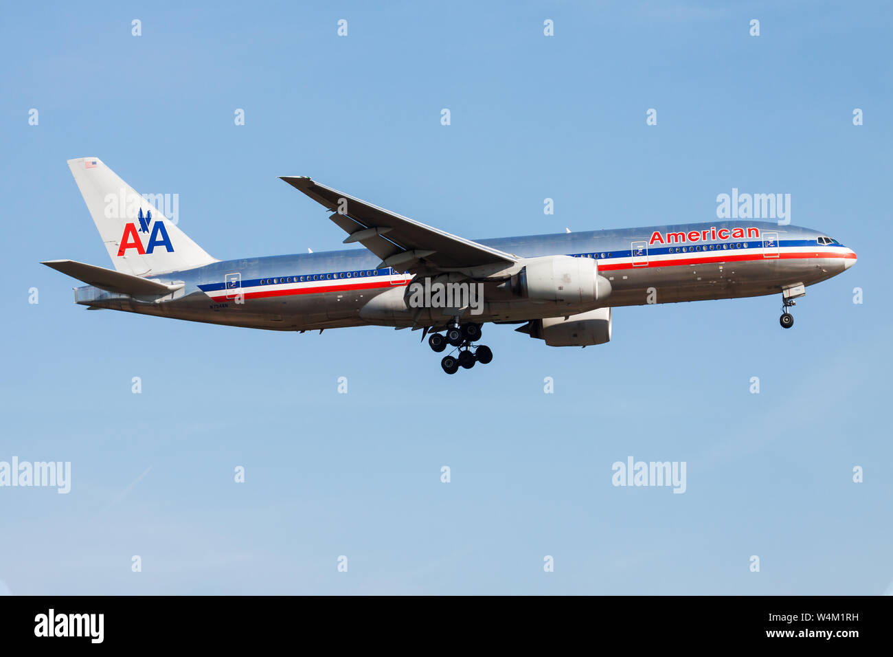 American Airlines Plane 2013 American Airlines Rolls Out Brand New