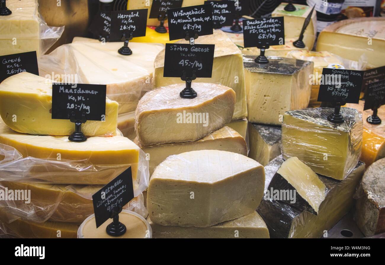 Supermarket cheese display hi-res stock photography and images - Alamy