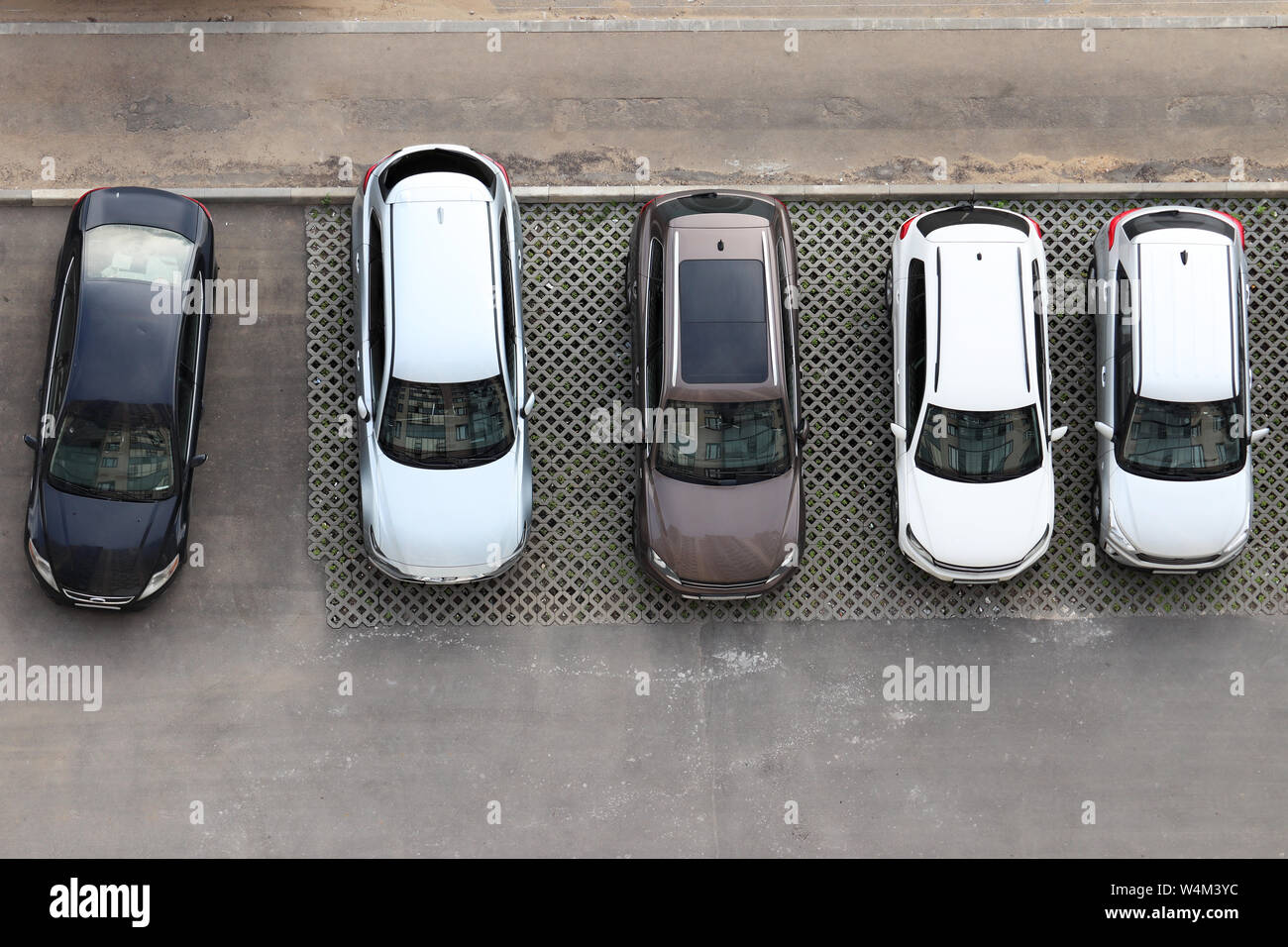 Car parking on roof house hi-res stock photography and images - Alamy