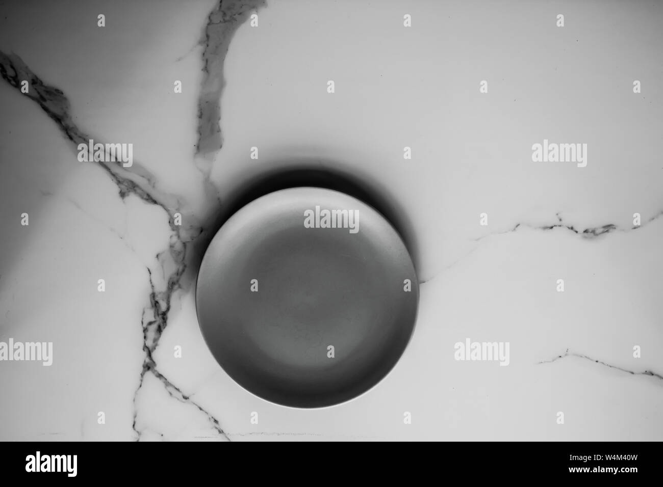 Black empty plate on marble, flatlay - stylish tableware, table decor ...