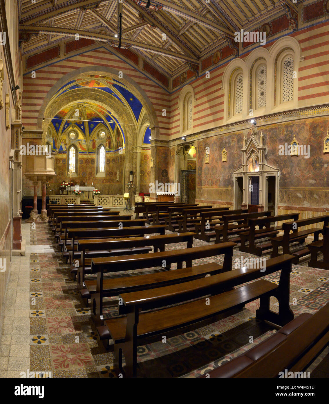 Interior of a catholic church hi-res stock photography and images - Alamy