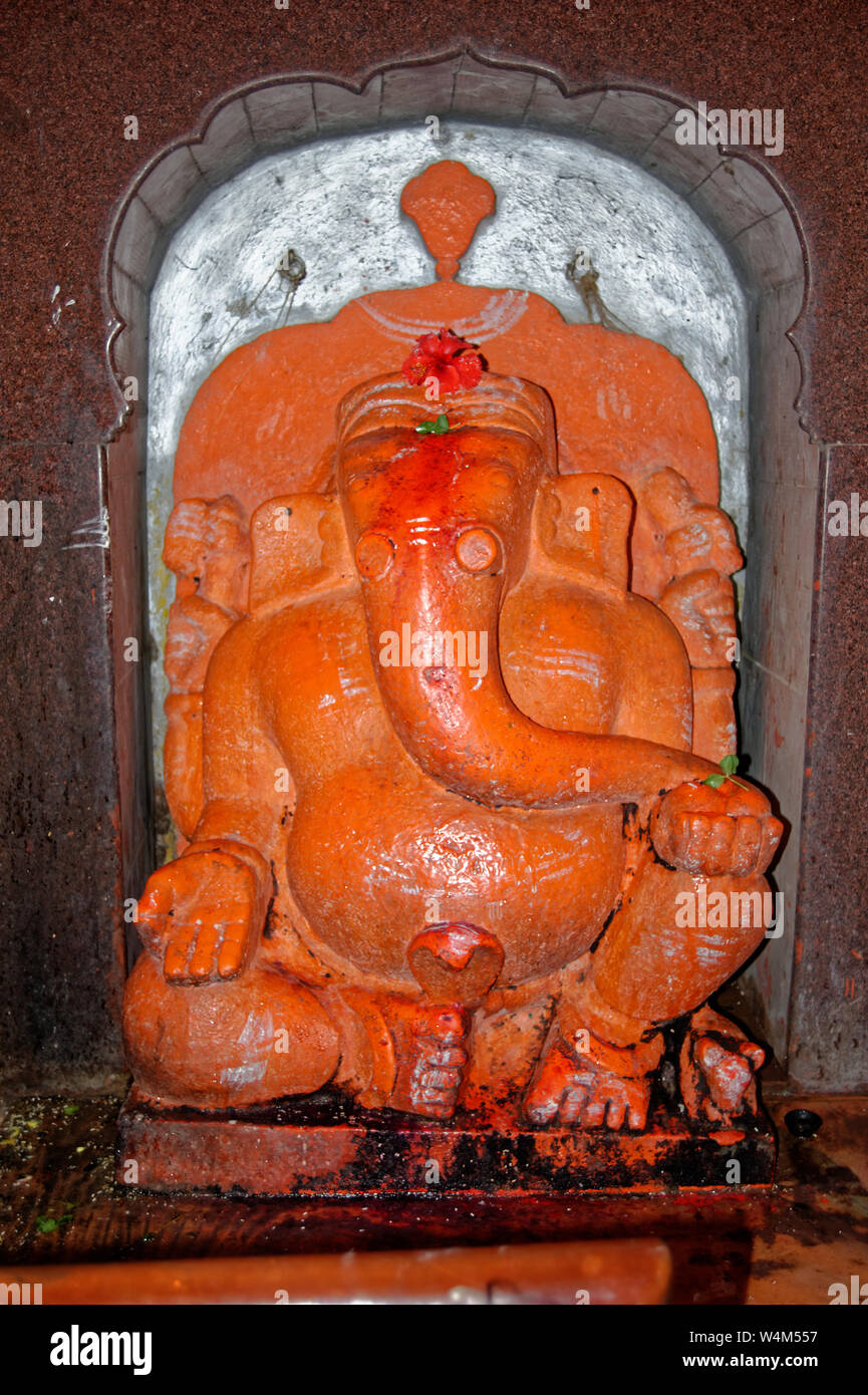 Idol of ganesh hi-res stock photography and images - Alamy