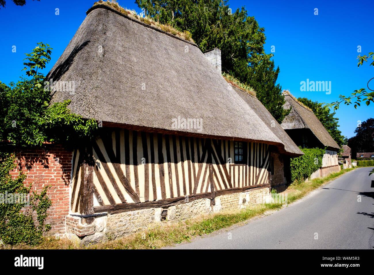 Norman buildings hi-res stock photography and images - Alamy