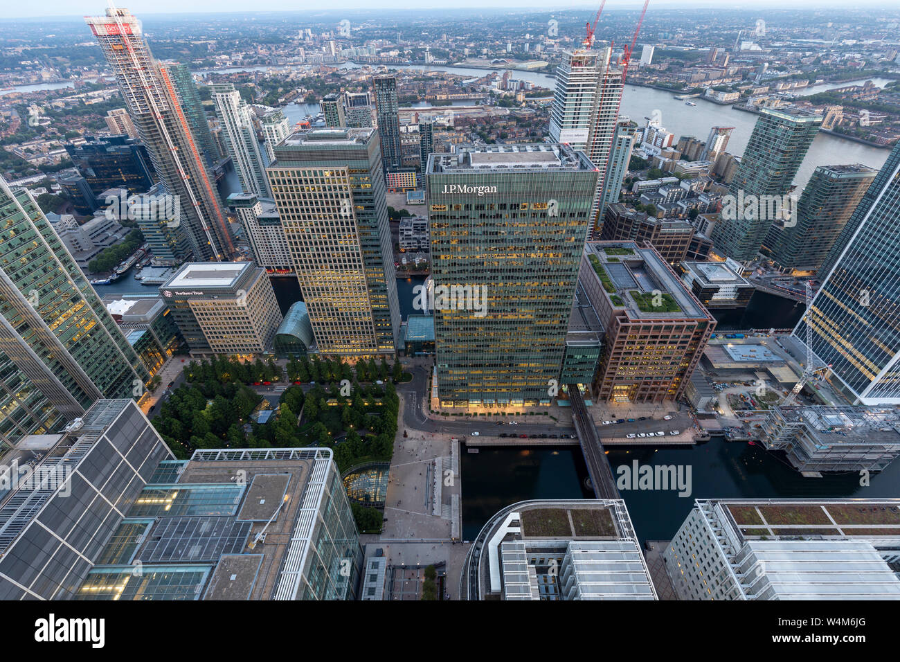 Middle dock canary wharf hi-res stock photography and images - Alamy