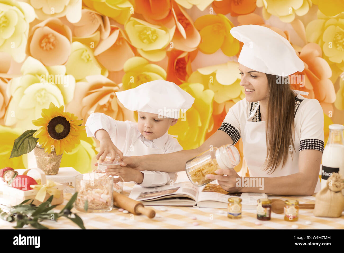 Child chefs hi-res stock photography and images - Alamy