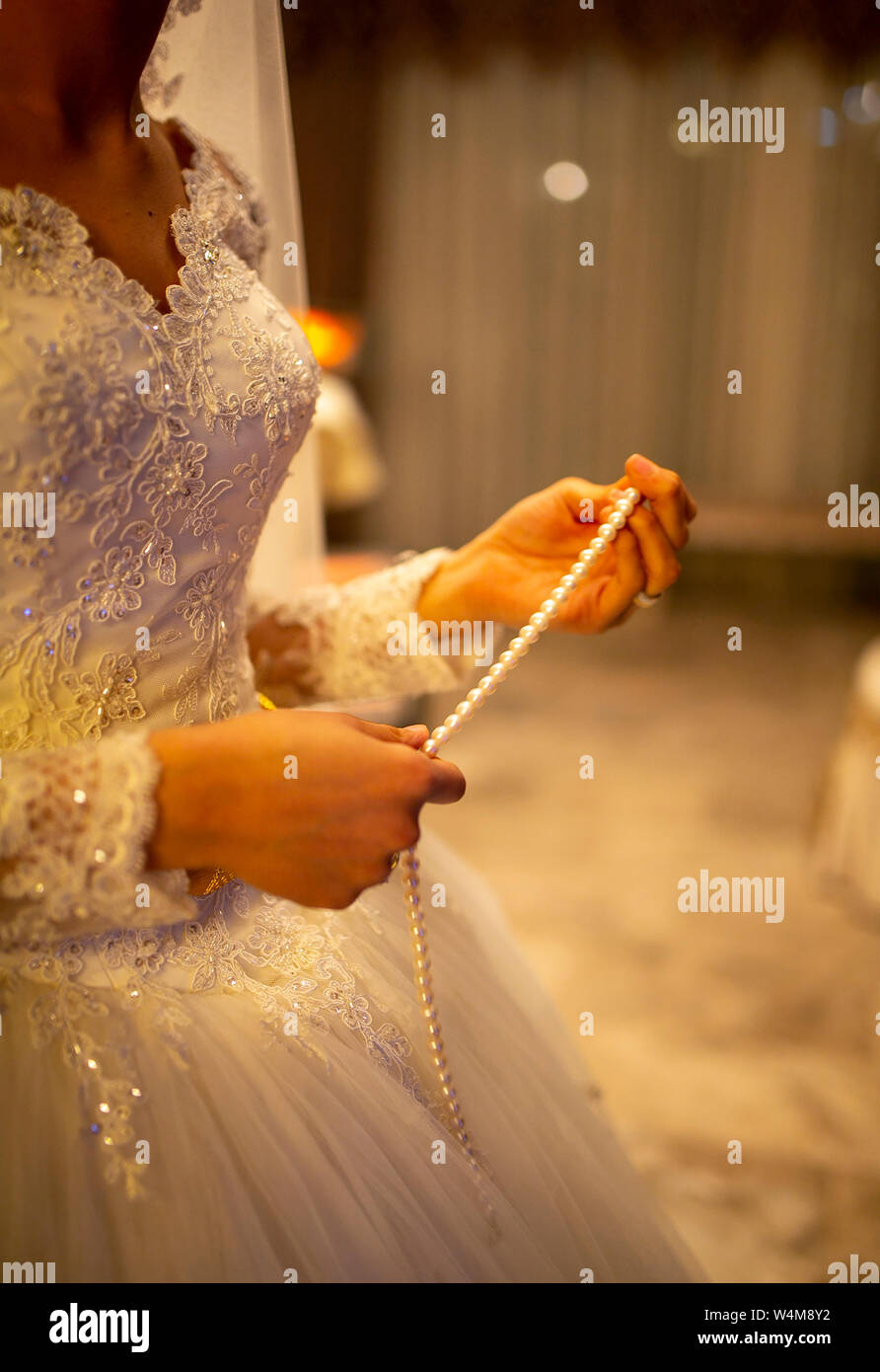 Bride and pearl necklace Stock Photo - Alamy