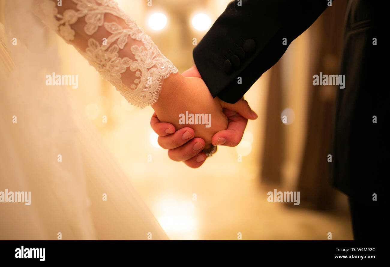 Wedding Couple, Bride and Groom Holding Hands Stock Photo - Alamy