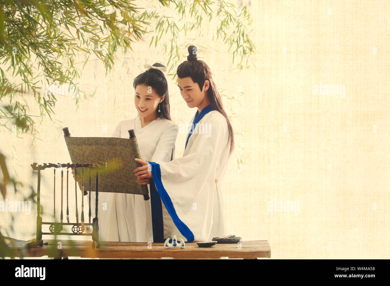 Hanfu china couple hi-res stock photography and images - Alamy