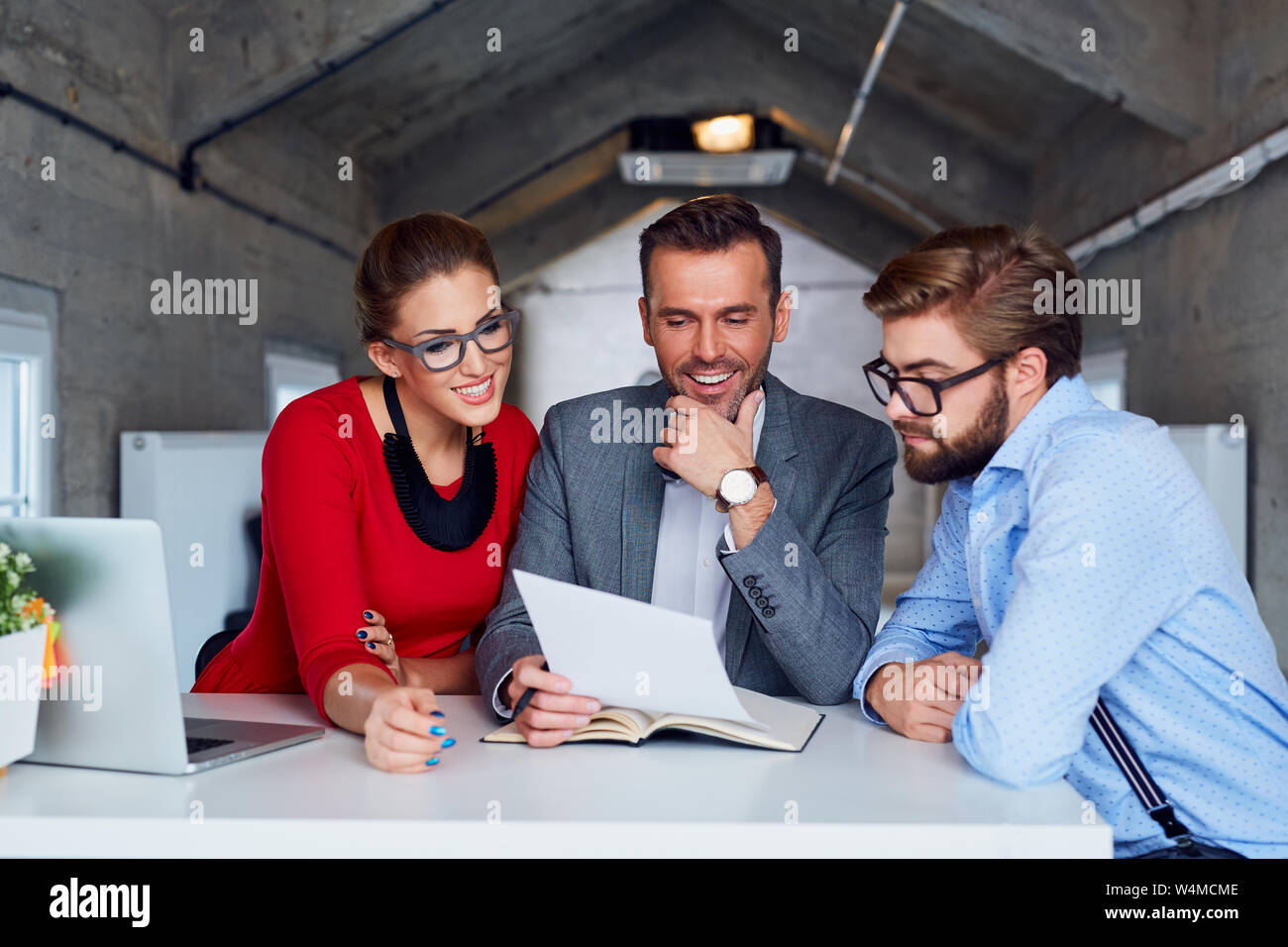 Creative team reading contract hi-res stock photography and images - Alamy