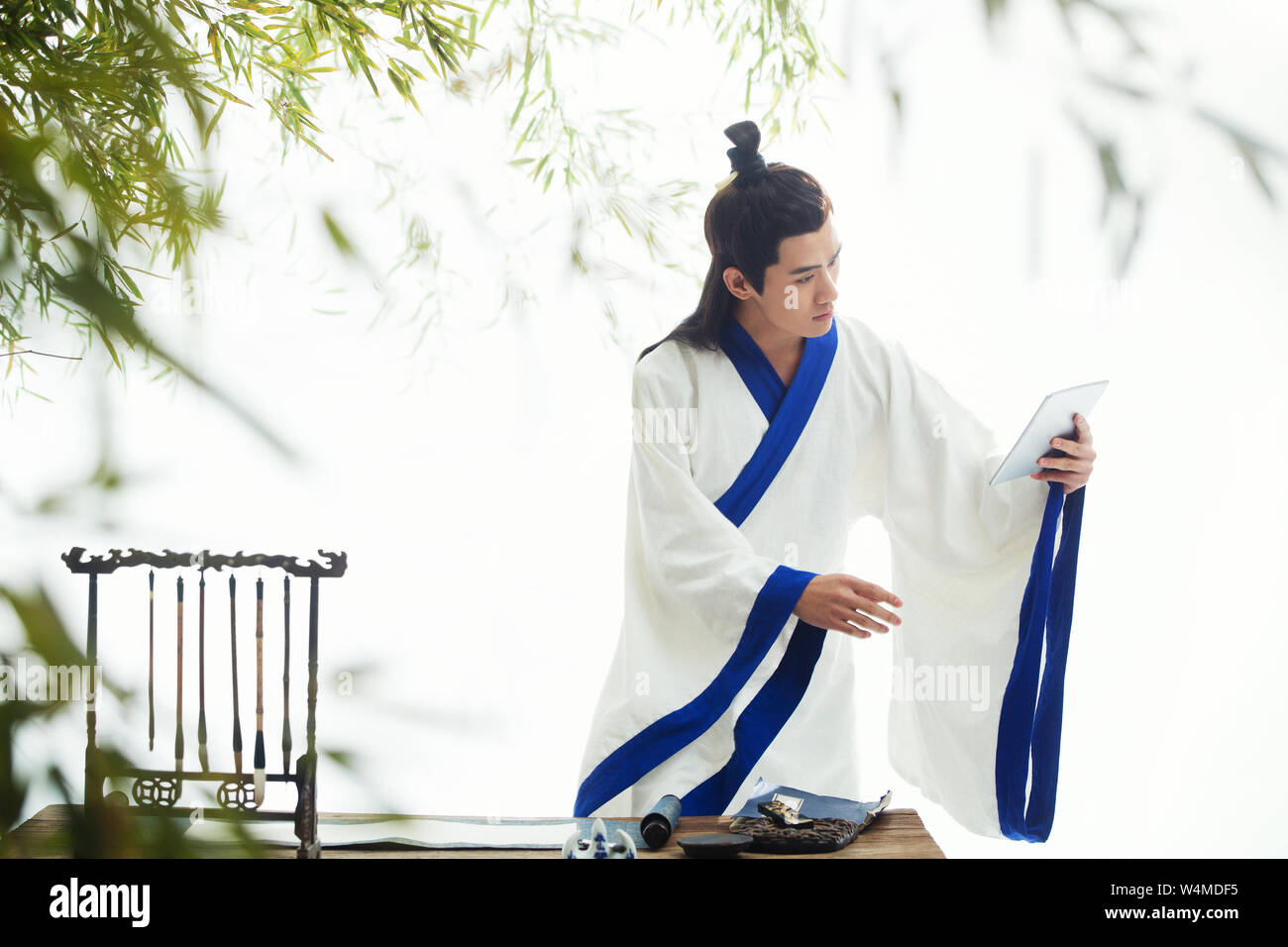 Digital scholar hi-res stock photography and images - Alamy