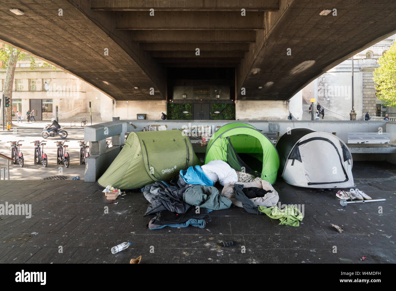 Homeless tents hi-res stock photography and images - Alamy