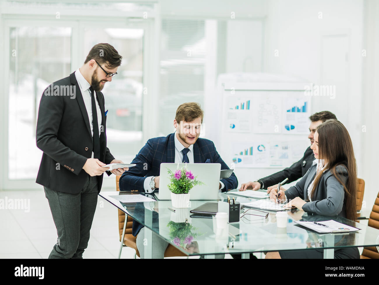 Photo of a diverse staff meeting hi-res stock photography and images ...