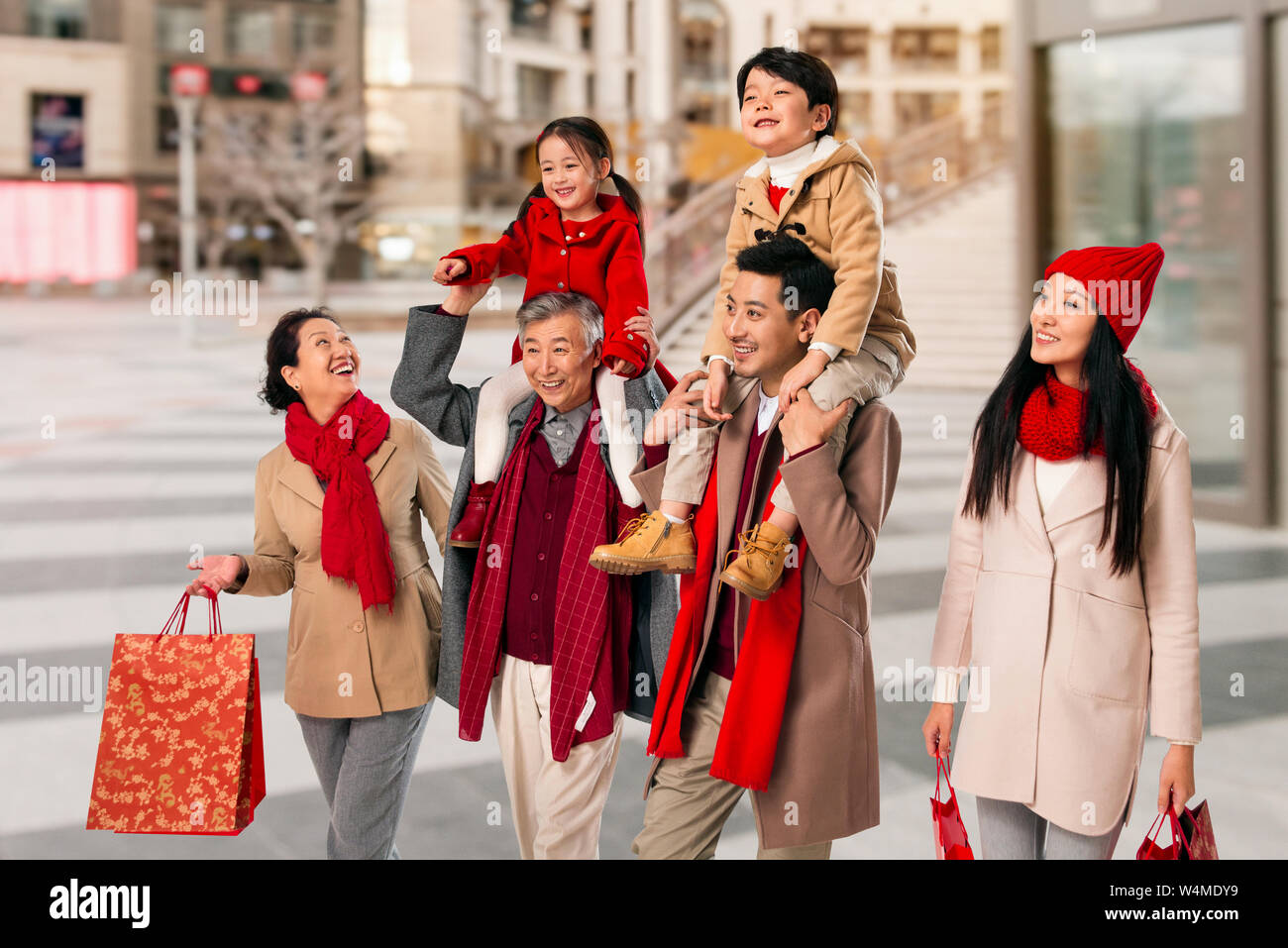 Happy family shopping Stock Photo - Alamy