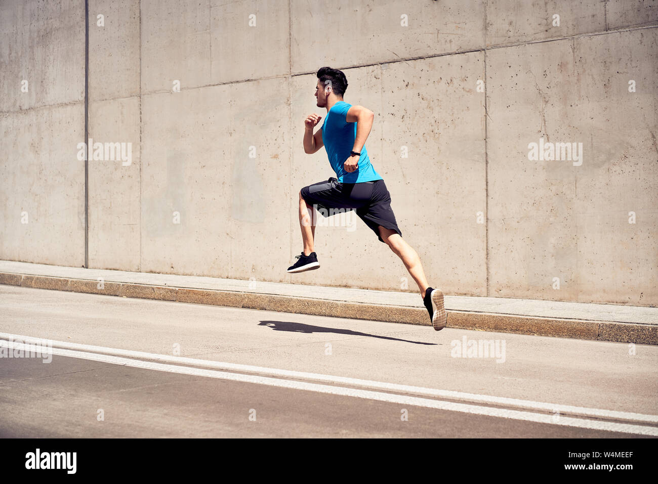 Man jump muscles city hi-res stock photography and images - Alamy