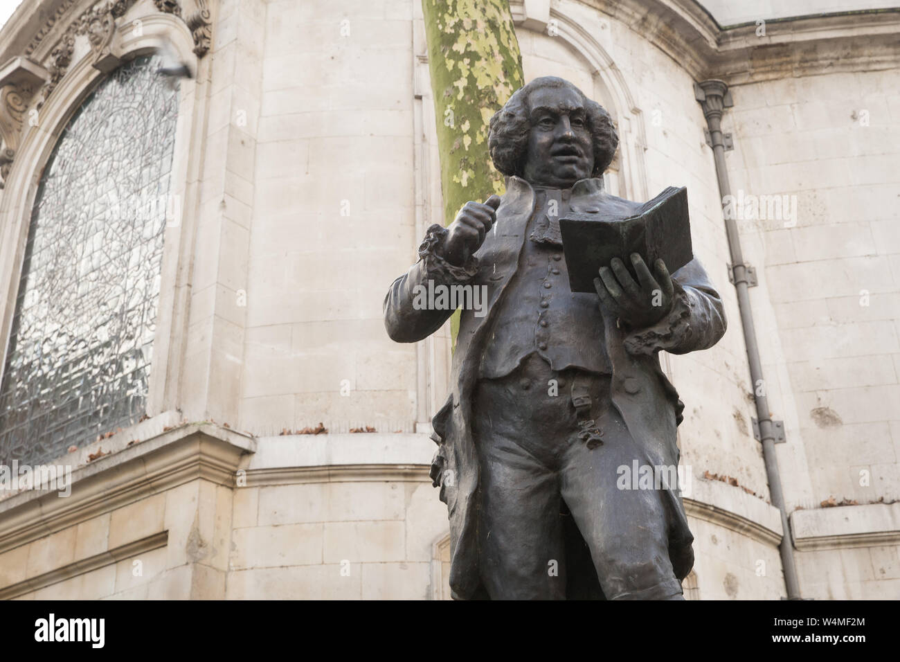 Statue of samuel johnson hi-res stock photography and images - Alamy