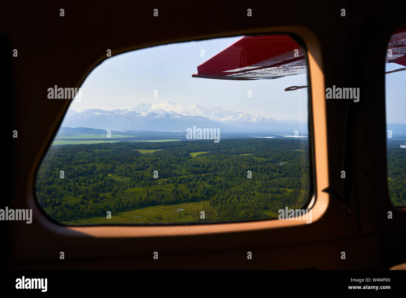 Alaska small plane mountains hi-res stock photography and images - Alamy