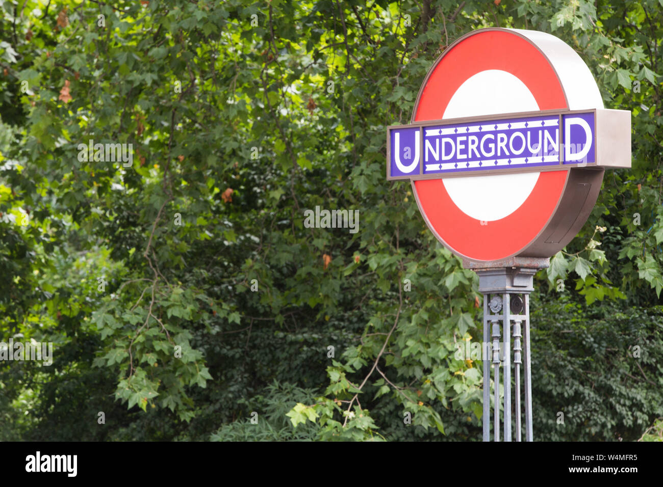 Temple station underground hi-res stock photography and images - Alamy