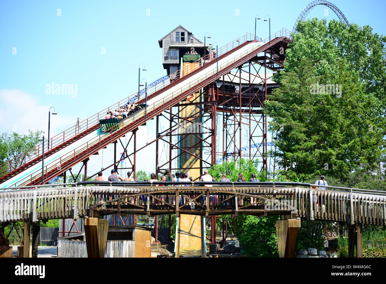 Log ride amusement park hi-res stock photography and images - Alamy