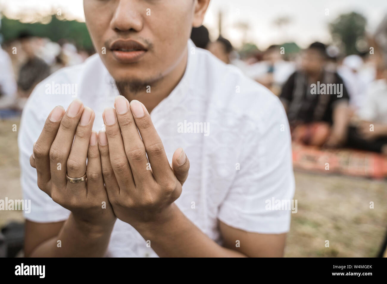 Asian man pray Eid prayer Stock Photo - Alamy