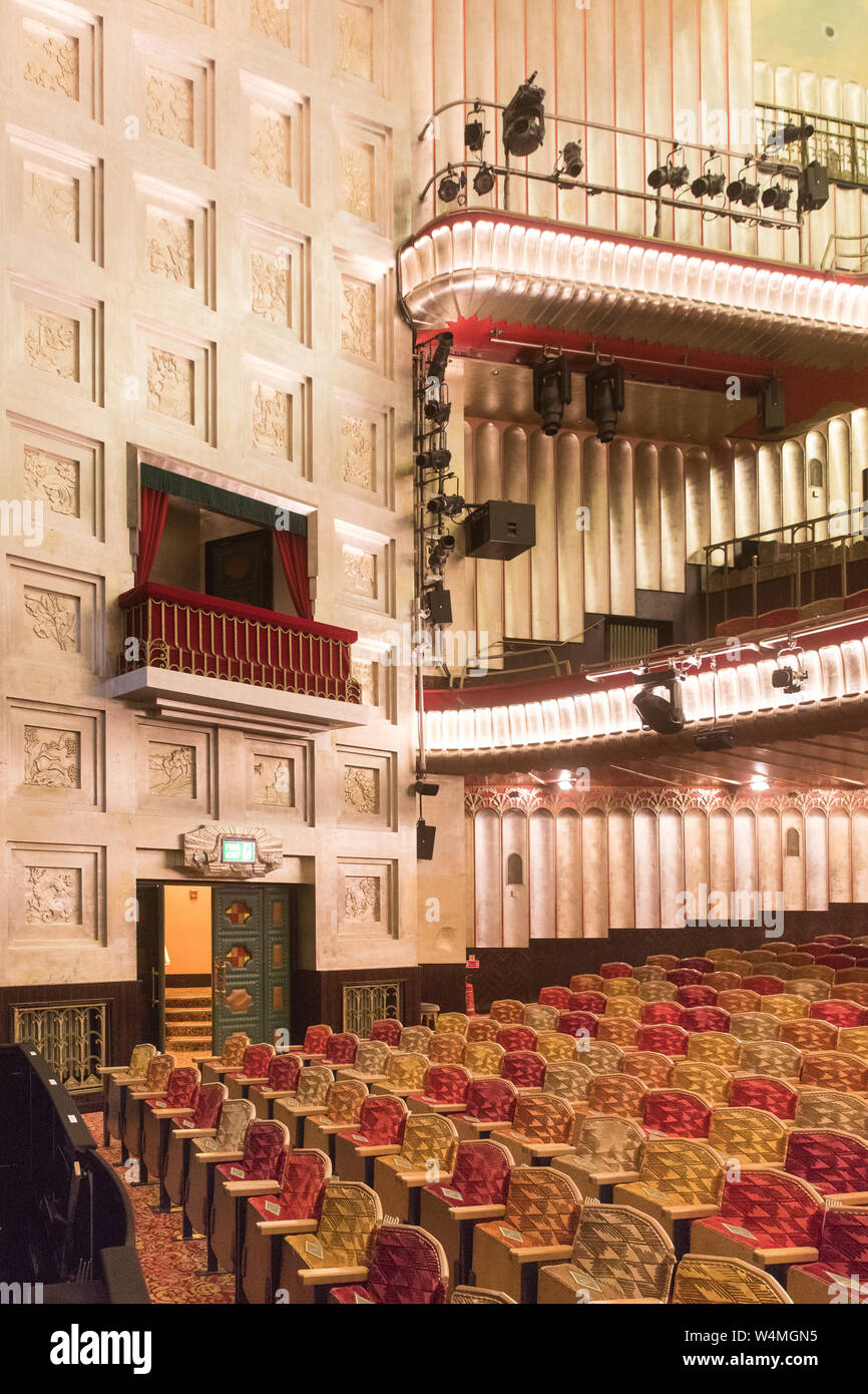 The savoy theatre hi-res stock photography and images - Alamy