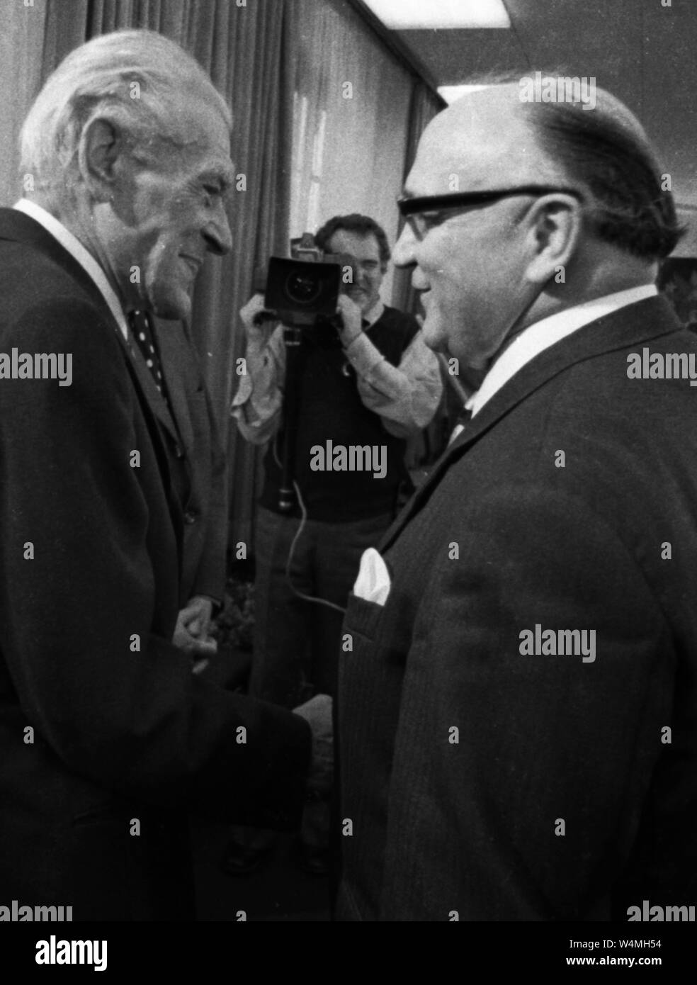 The senior of the West German Communists (KPD/ DKP), Max Reimann ...