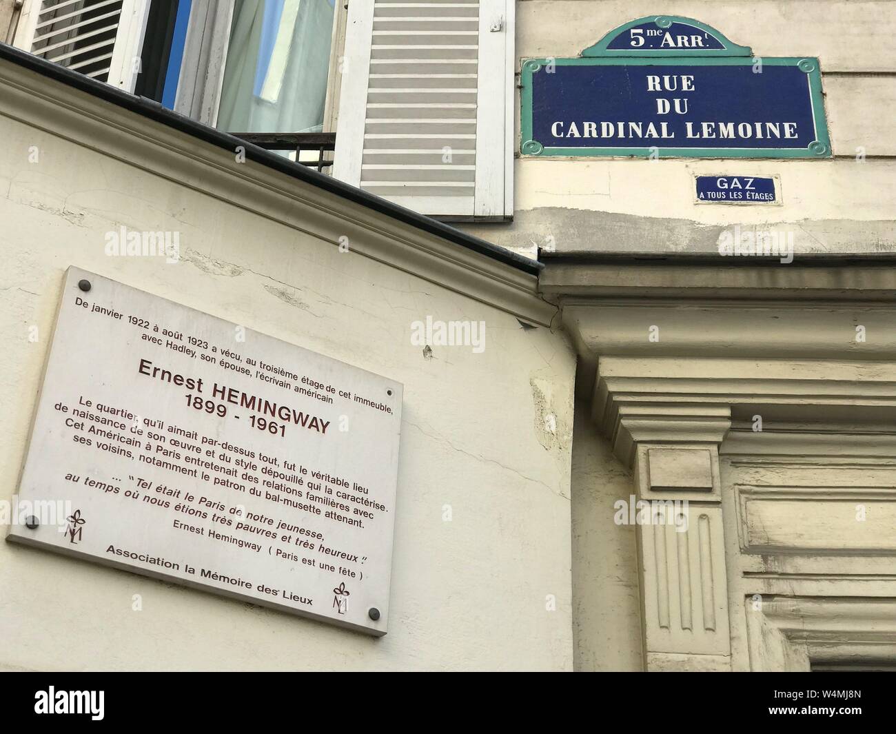 Bestseller author Ernest Hemingway lived from 1922 - 1923 in this house ...