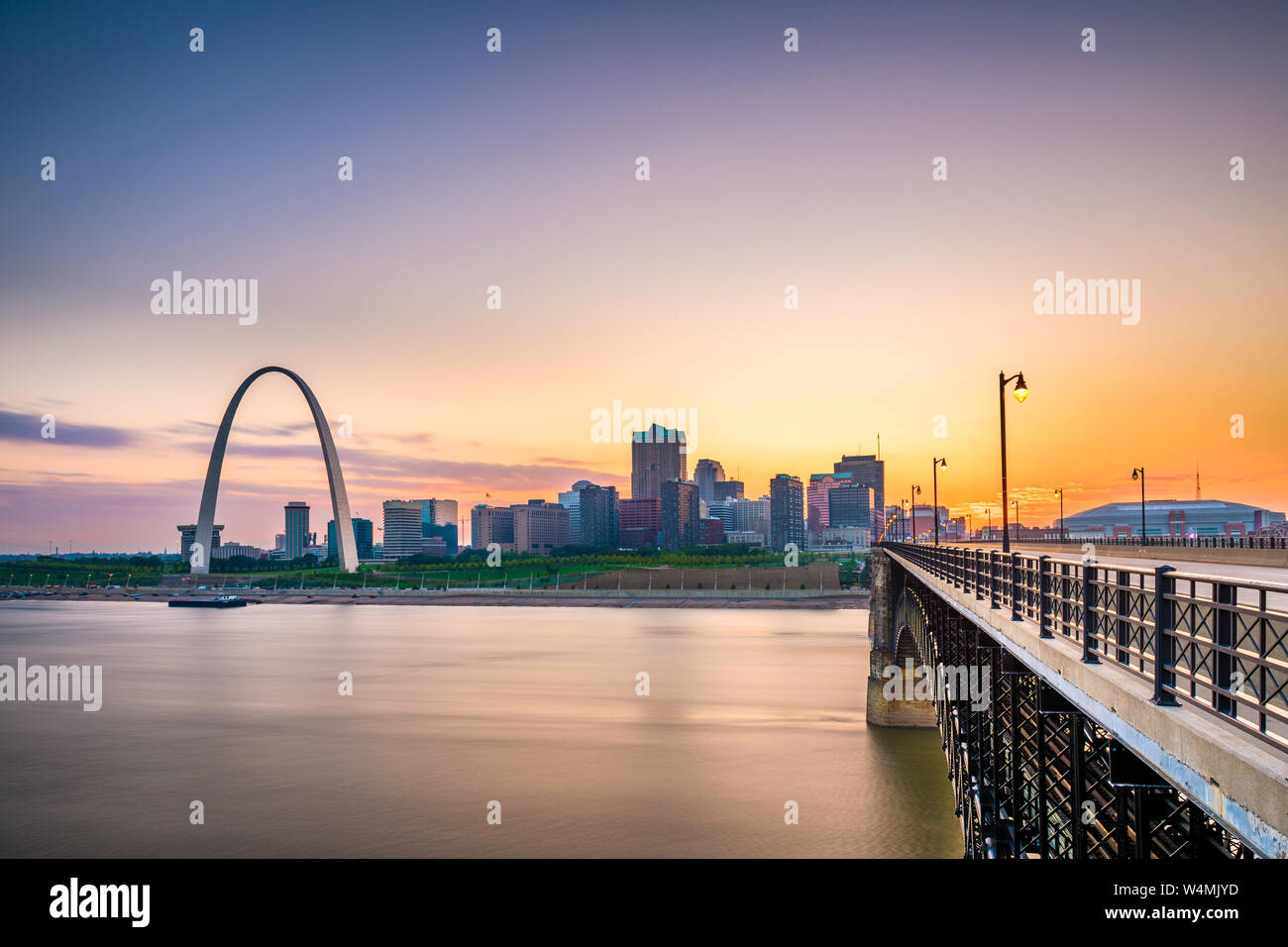 St. Louis, Missouri, USA downtown cityscape on the Mississippi River at ...