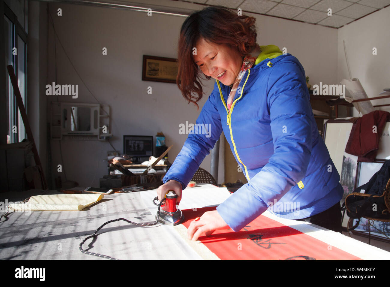 Mounting female hi-res stock photography and images - Alamy
