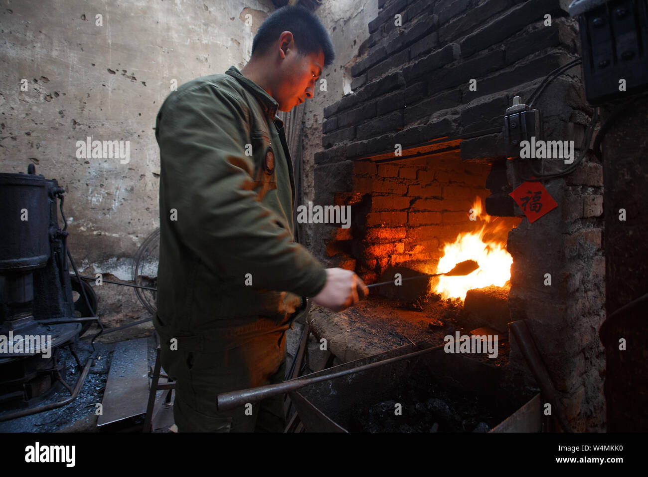 Chinese blacksmith hi-res stock photography and images - Alamy