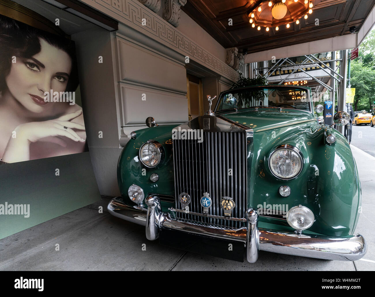 Elizabeth taylor celebrity culture hi-res stock photography and images ...