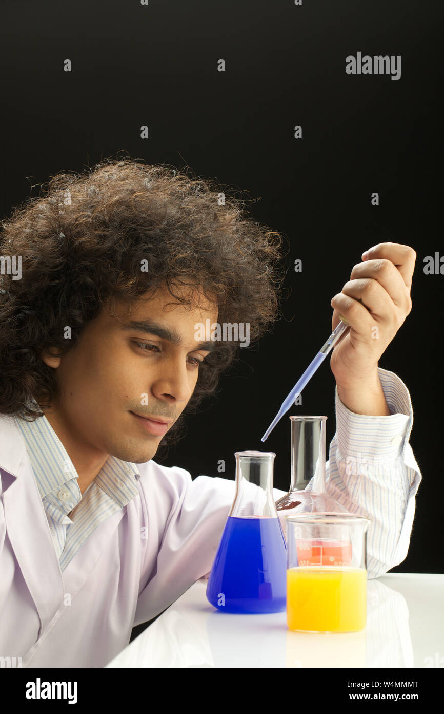 Conical flask and pipette hi-res stock photography and images - Alamy