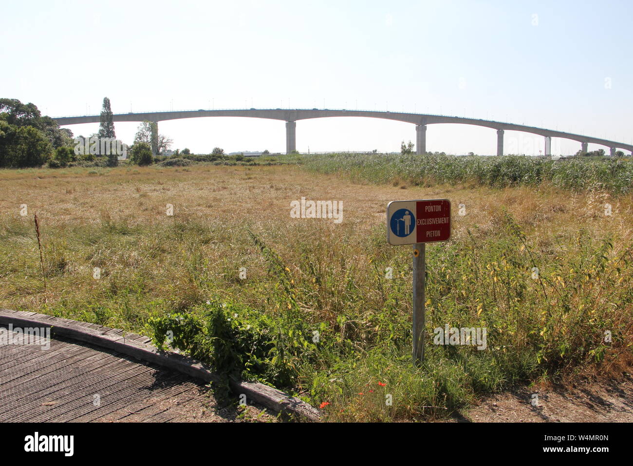 2016 2019 the transporter bridge works hi-res stock photography and ...