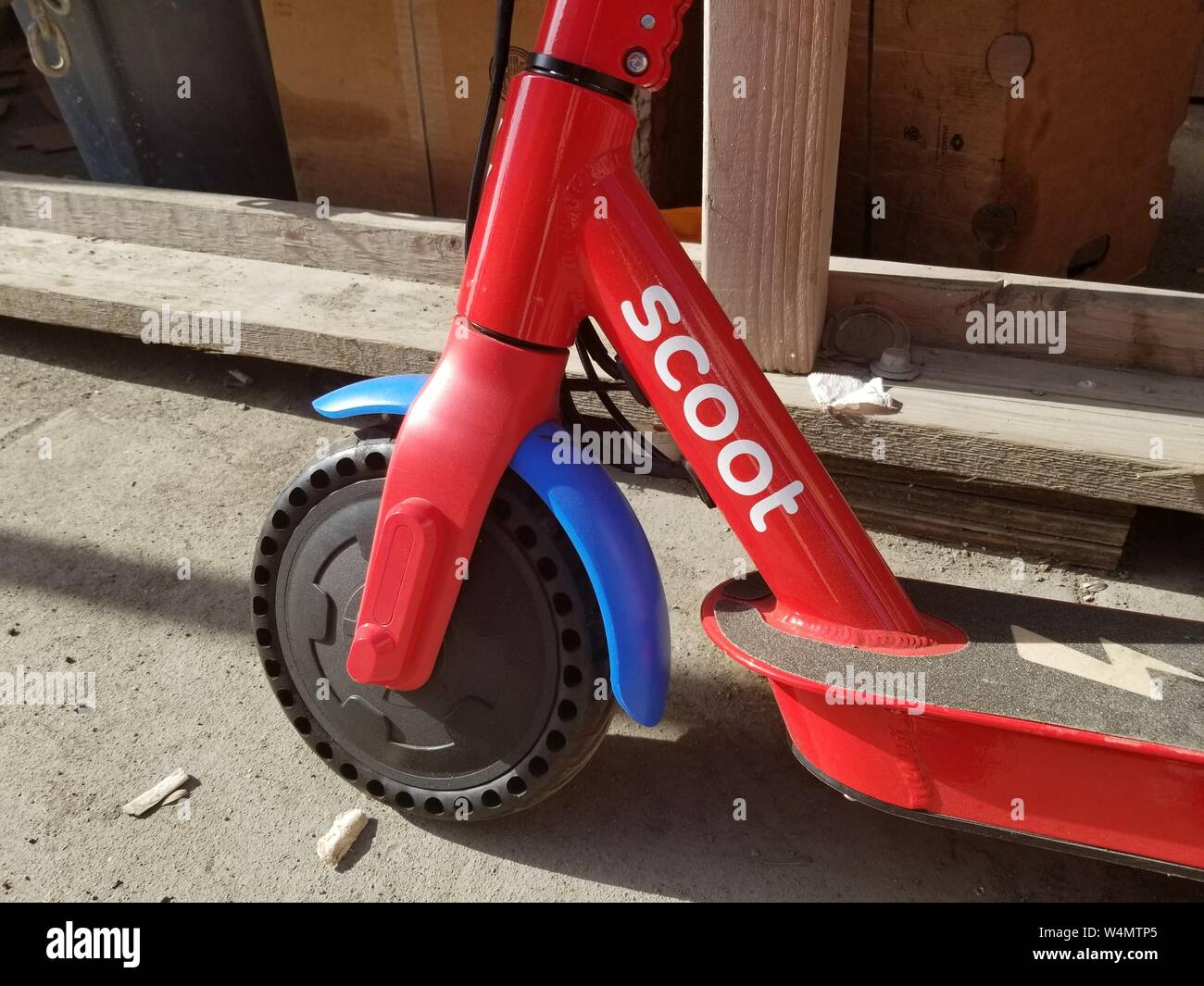 Scoot logo hi-res stock photography and images - Alamy