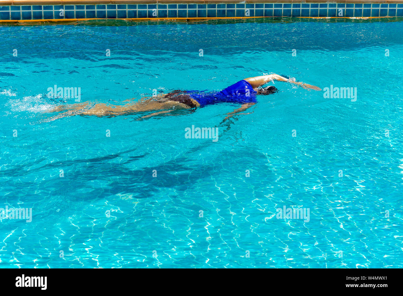 Female swimmer dive pool hi-res stock photography and images - Alamy