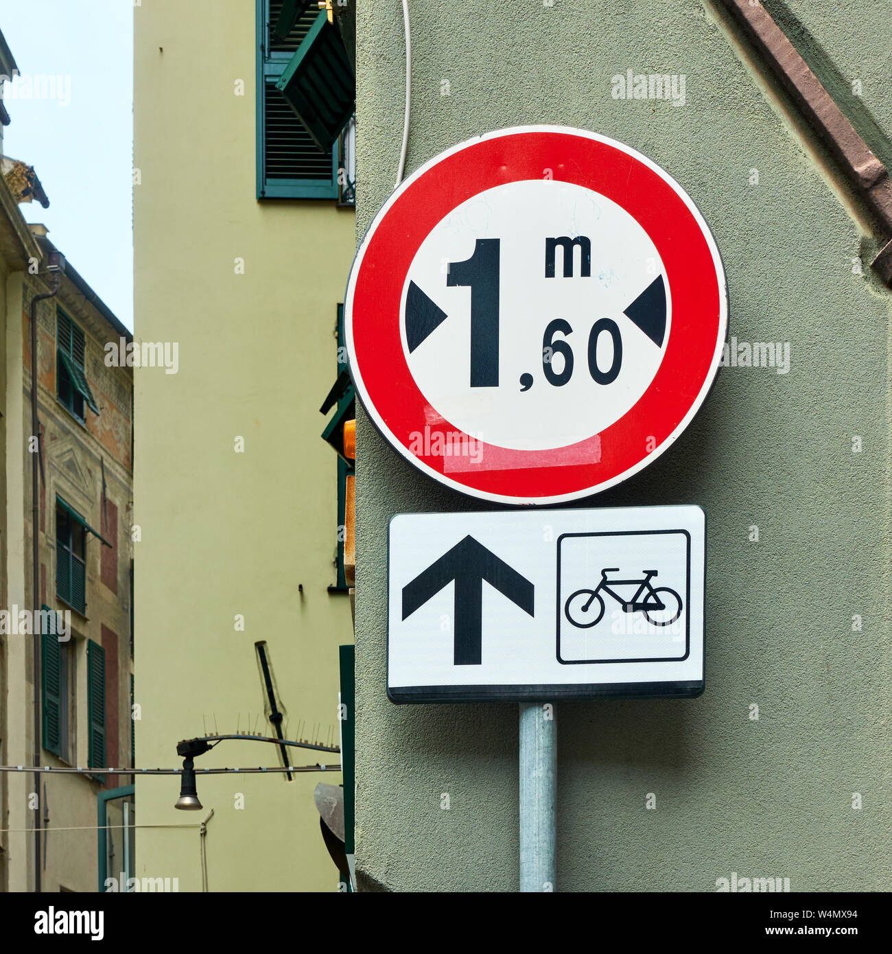 Italian warning sign hi-res stock photography and images - Alamy