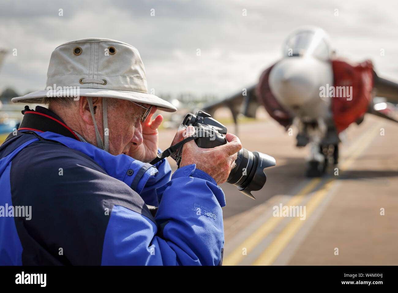Retired military aircraft hi-res stock photography and images - Alamy