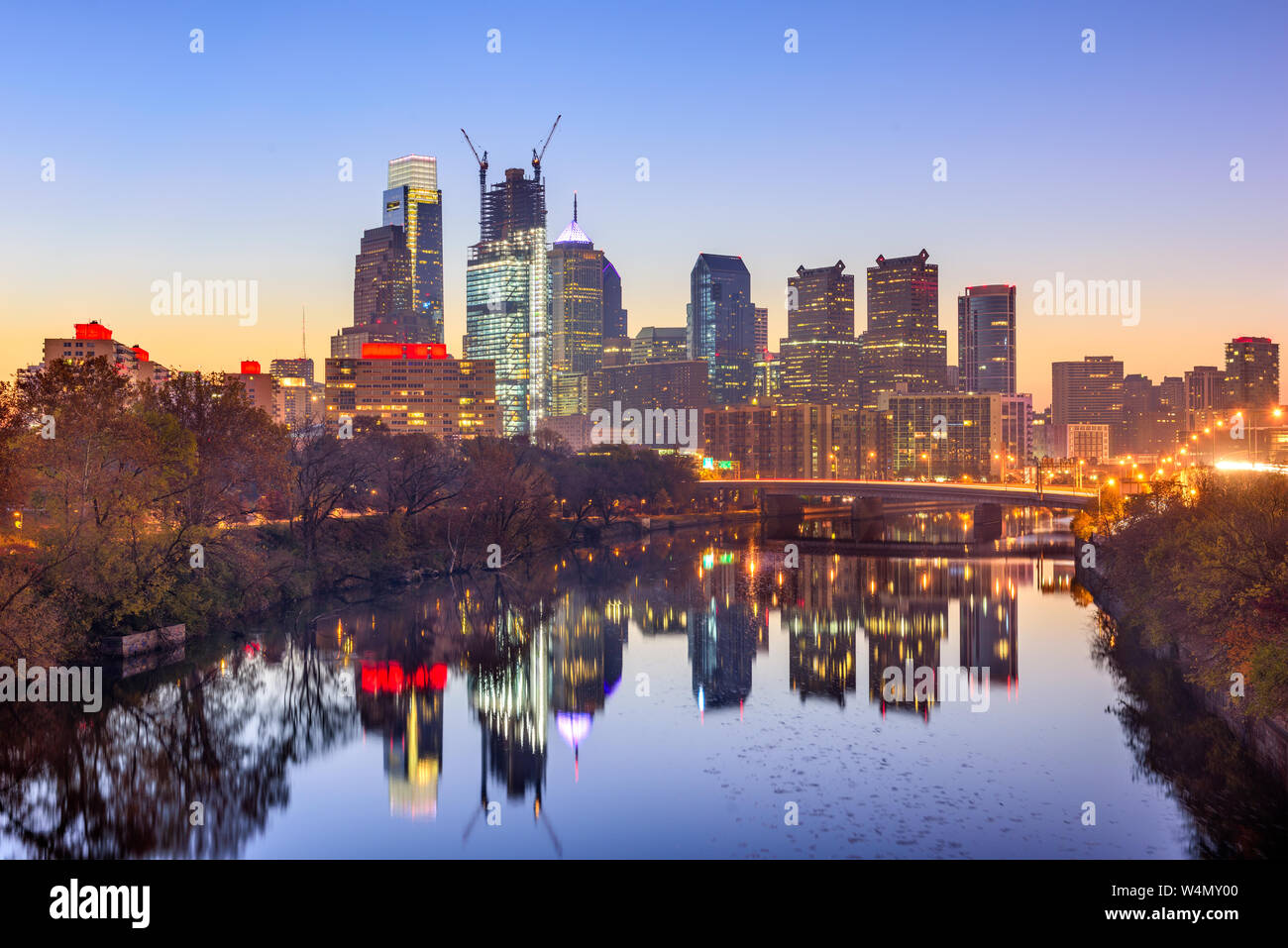 Philadelphia, Pennsylvania, USA downtown skyline at dusk on the ...