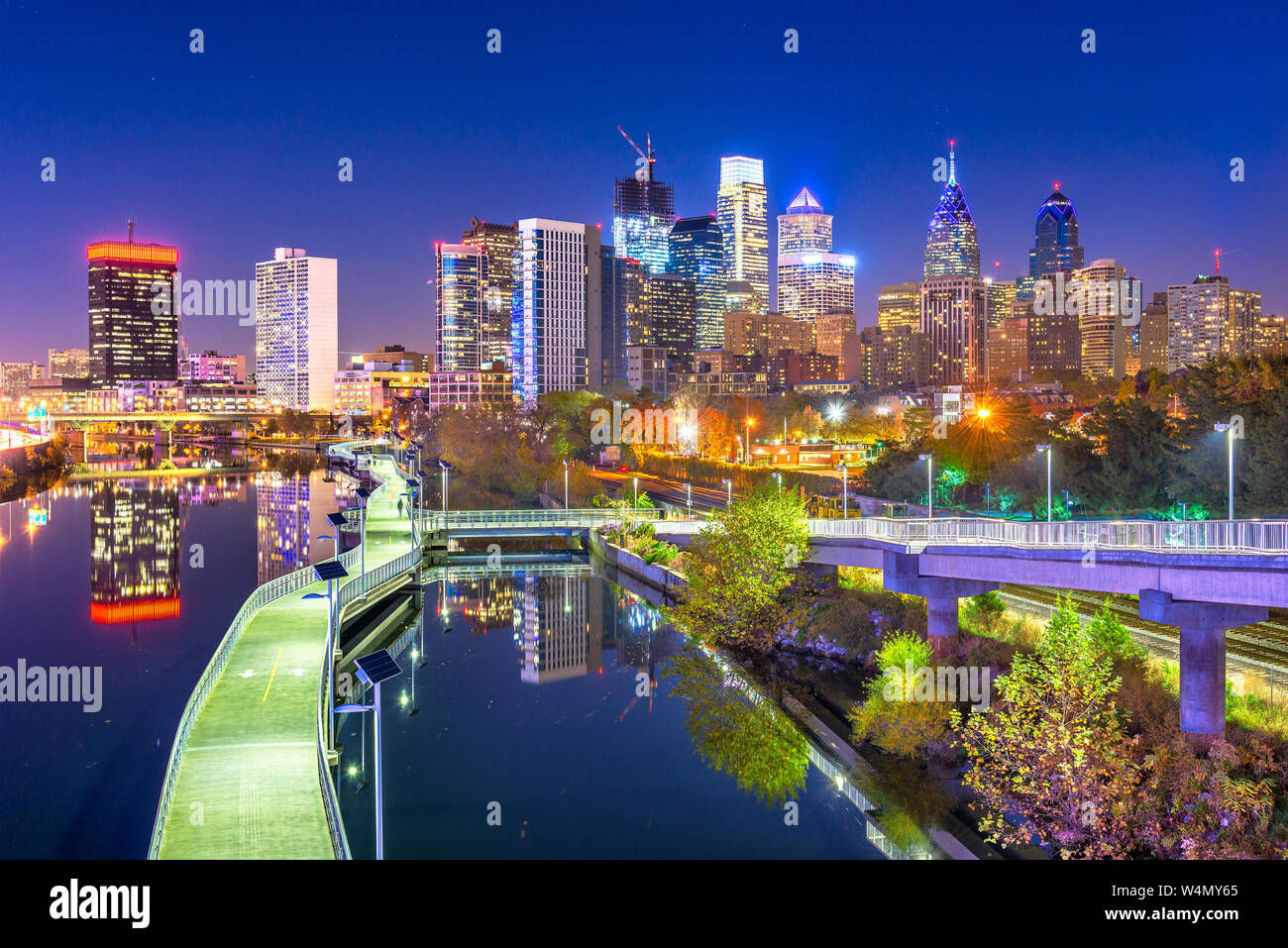 Philadelphia, Pennsylvania, USA downtown skyline at dusk on the ...
