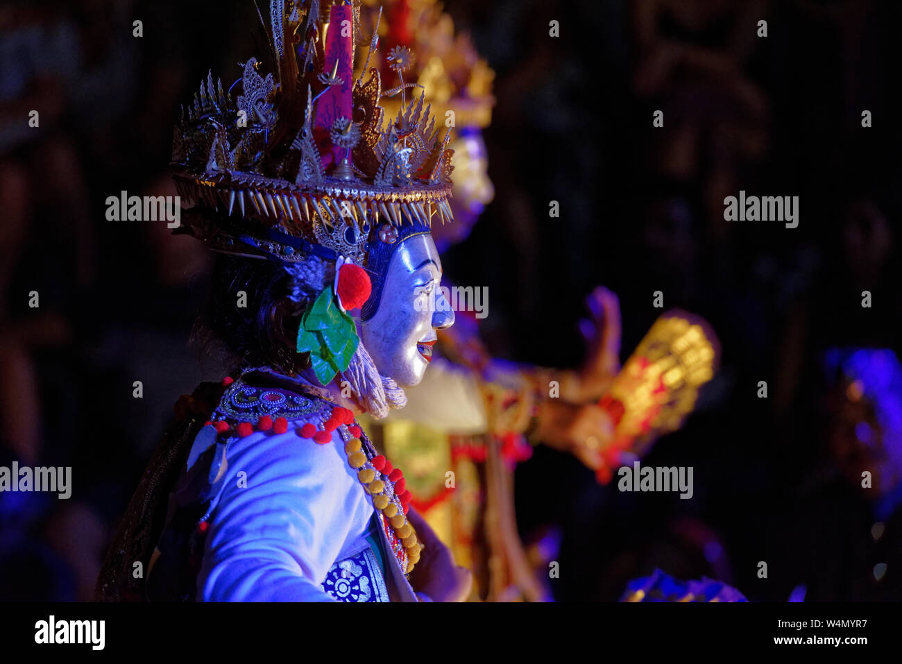 Traditional costume of bali hi-res stock photography and images - Alamy